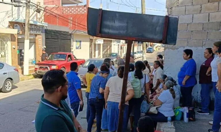 Personal sindicalizado del CAI Eva Sámano realiza paro de brazos caídos ...